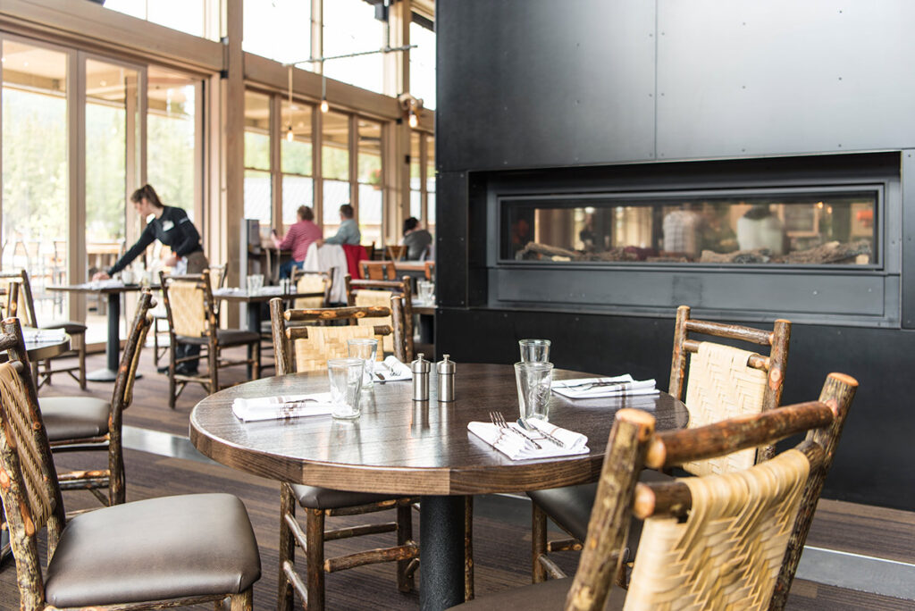 Dining at Holland America Denali Lodge - Holland America Hotels